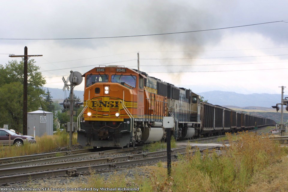 BNSF 8946